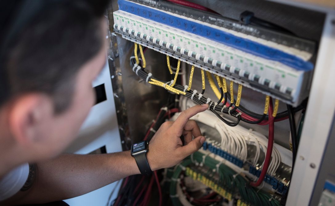 Marine Electrician Standard :: British Marine